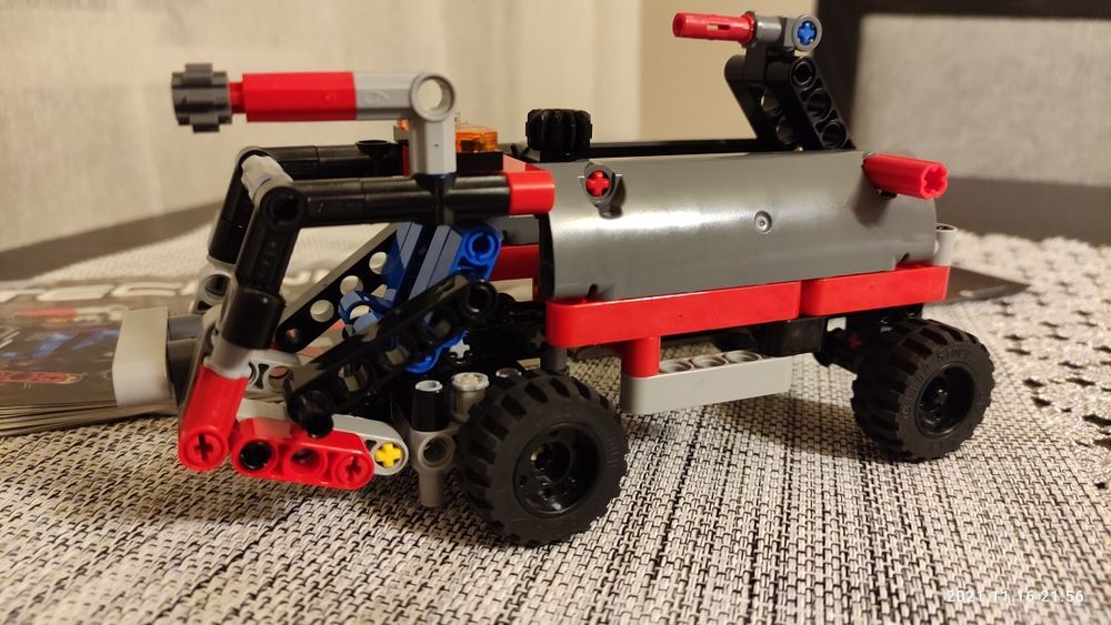 LEGO TECHNIC Hakowiec i wóz strażacki 42084 Lublin • OLX.pl