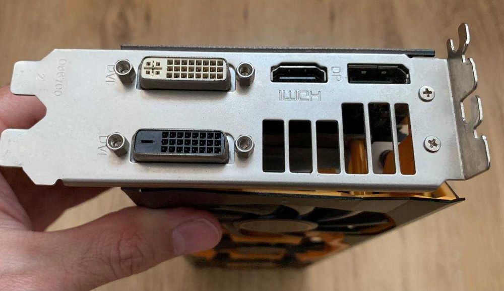 Продам идеальную видеокарту SAPPHIRE TOXIC R9 270X 2GB GDDR5: 879 грн ...