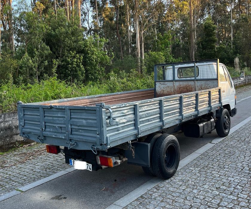 Toyota dyna 250 Tri basculate ligeira Muro • OLX.pt