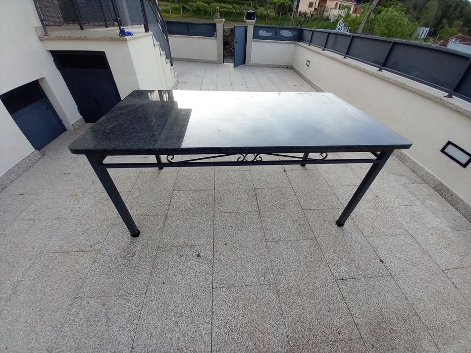 Mesa em granito preto Angola Arcos De Valdevez (Salvador), Vila Fonche E Parada • OLX.pt
