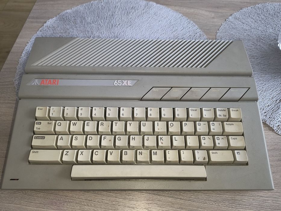 Komputer Atari 65XE to co na zdjęciu Warszawa Rembertów • OLX.pl