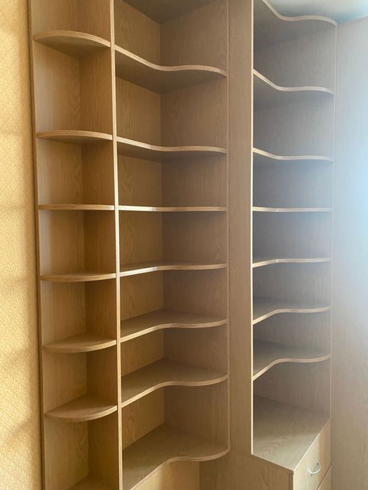 Шафа з відкритими полицями та висувними шухлядами етажерка 4 500 грн Мебель для спальни