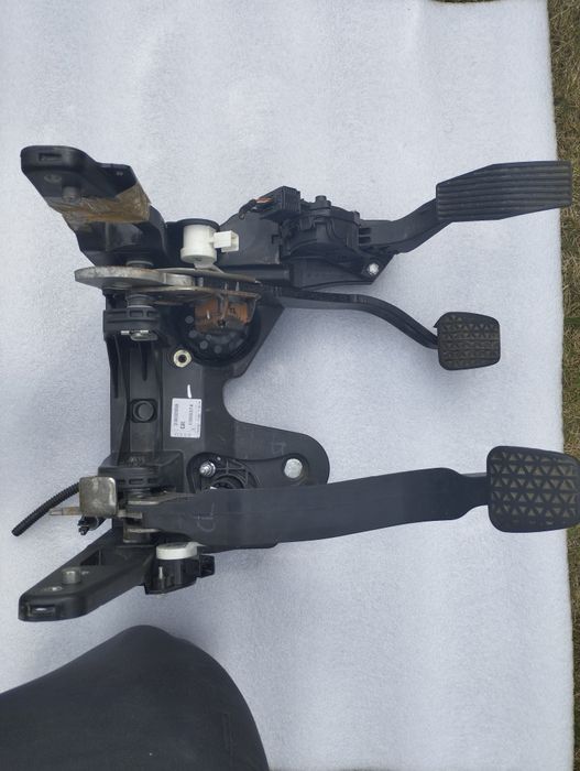 OPEL ASTRA J pedał sprzęgła pedały komplet Dywity • OLX.pl