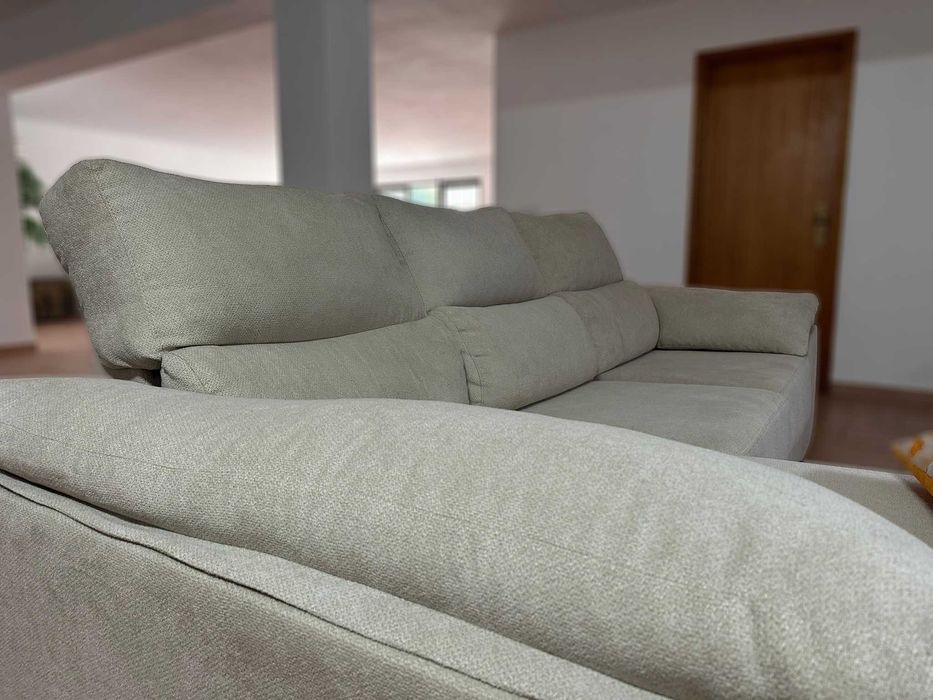 Sofá com Chaise Longue Sangalhos • OLX.pt