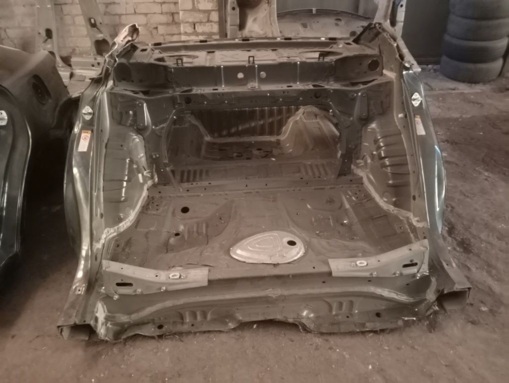 Тойота Камри 40 кузовные запчасти: 300 $ - Багажники, задні панелі та ...