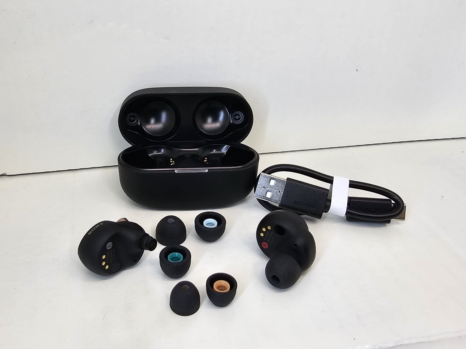Навушники Sony WF-1000xm4: 3 100 грн. - Навушники Мукачеве на Olx