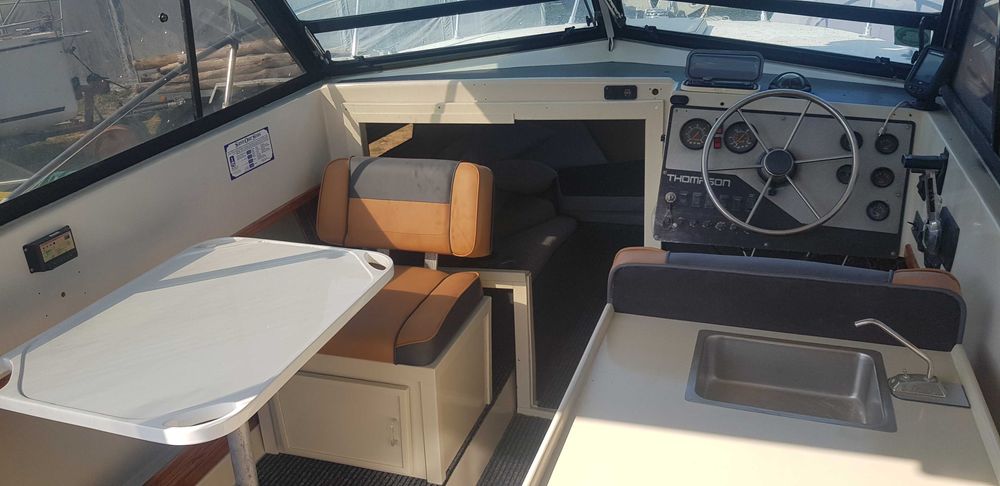 Jacht motorowy Thompson 24 hardtop volvo penta 260 km bayliner sea ray ...