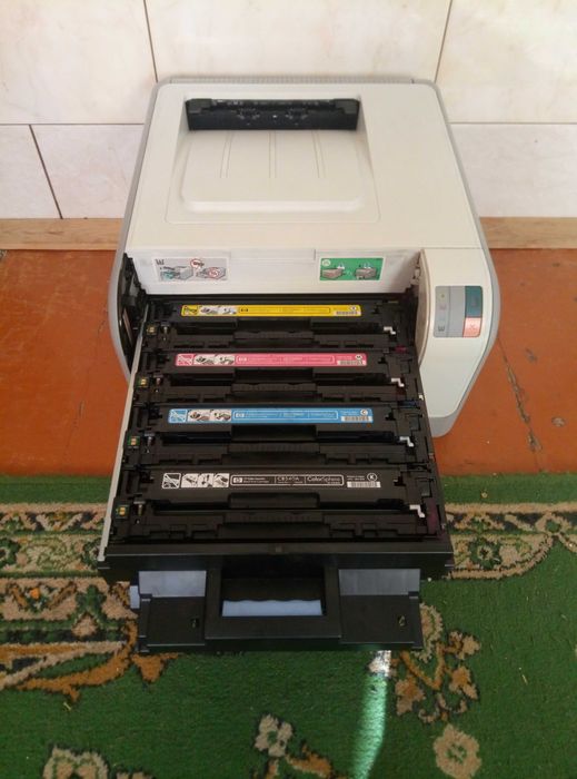 Кольоровий лазерний принтер Hp LaserJet CP1215: 2 000 грн ...