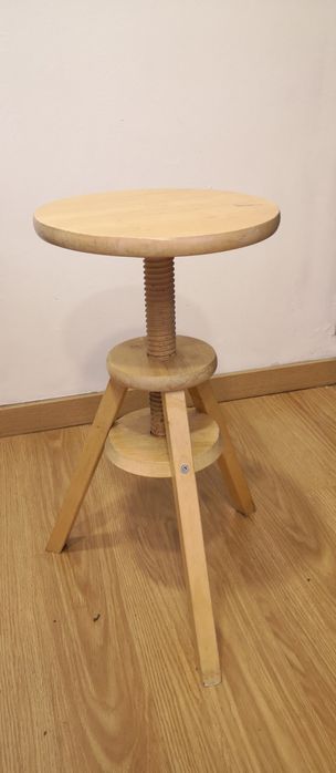 Banco de oleiro, em madeira, regulável em altura. Setúbal (São Julião, Nossa Senhora Da ...