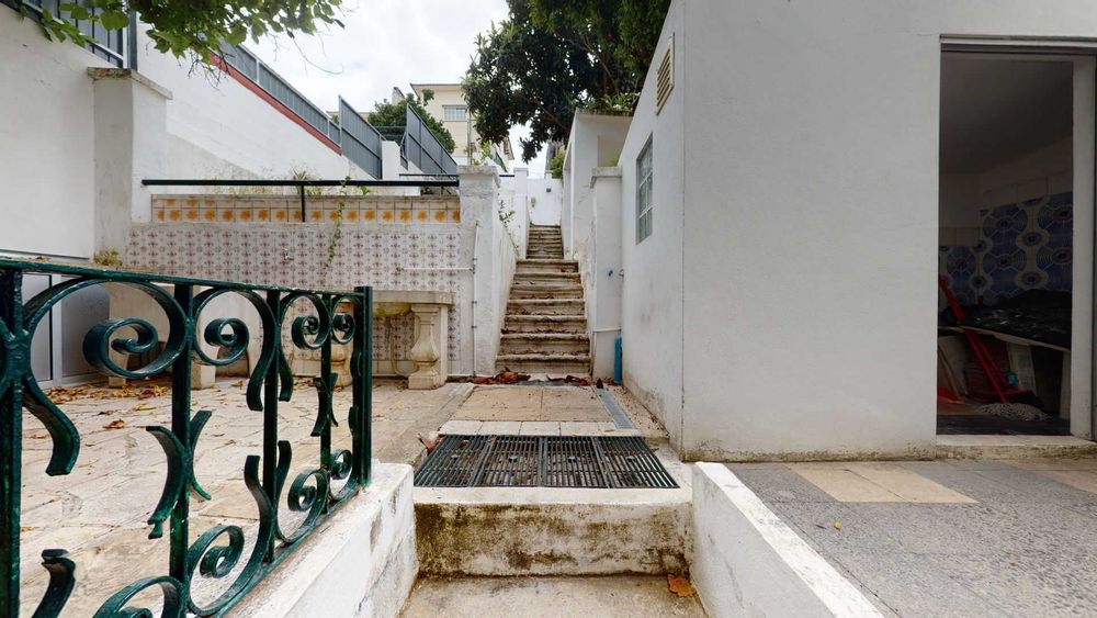 Quarto para arrendamento a estudante Campolide • OLX.pt