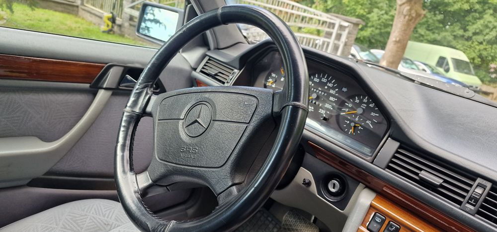 Mercedes w124 e300d automat film z prezentacji Terespol Pomorski • OLX.pl