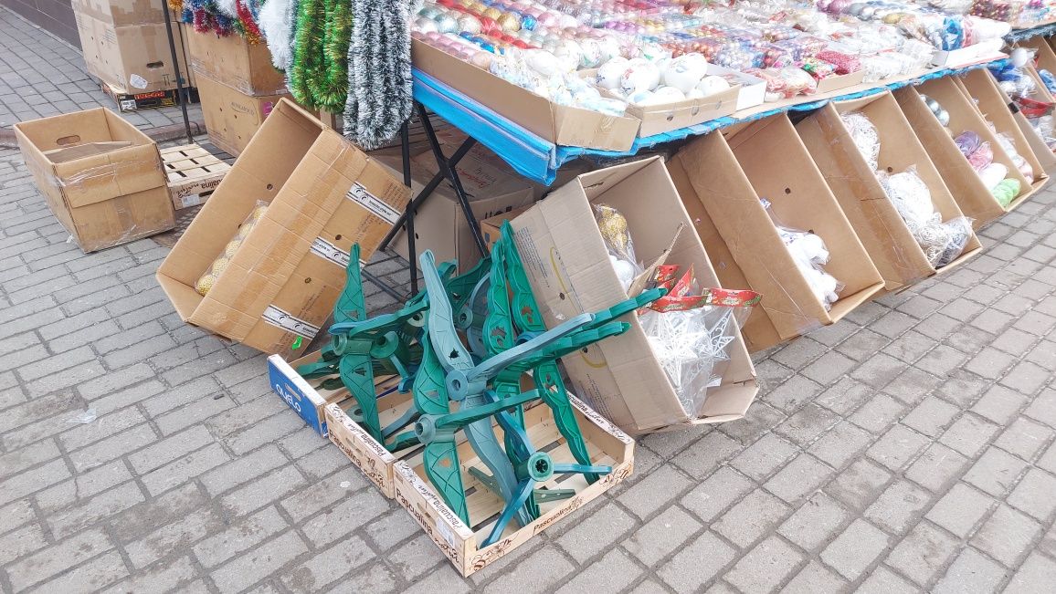 Підставки пластмасові під штучні та живі ялинки: 100 грн. - Інші товари ...
