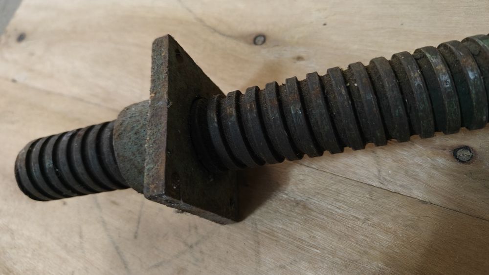 Veio roscado para torno Pedrouços • OLX Portugal