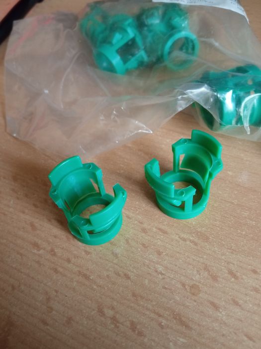 Фиксатор трубки охлаждения АКПП Volvo зажим клипса 9485149: 350 грн ...