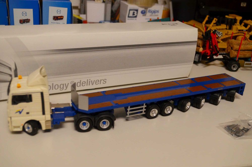 Zestaw gabaryt VOSS MAN TGX XL naczepa DLZ6 Conrad 70155/00 model 1:50 ...