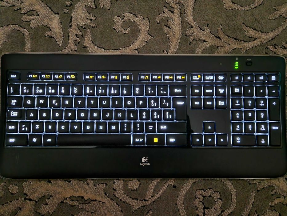 Безпровідна клавіатура Logitech K800 з підсвіткою клавіш запчастини: 50 ...