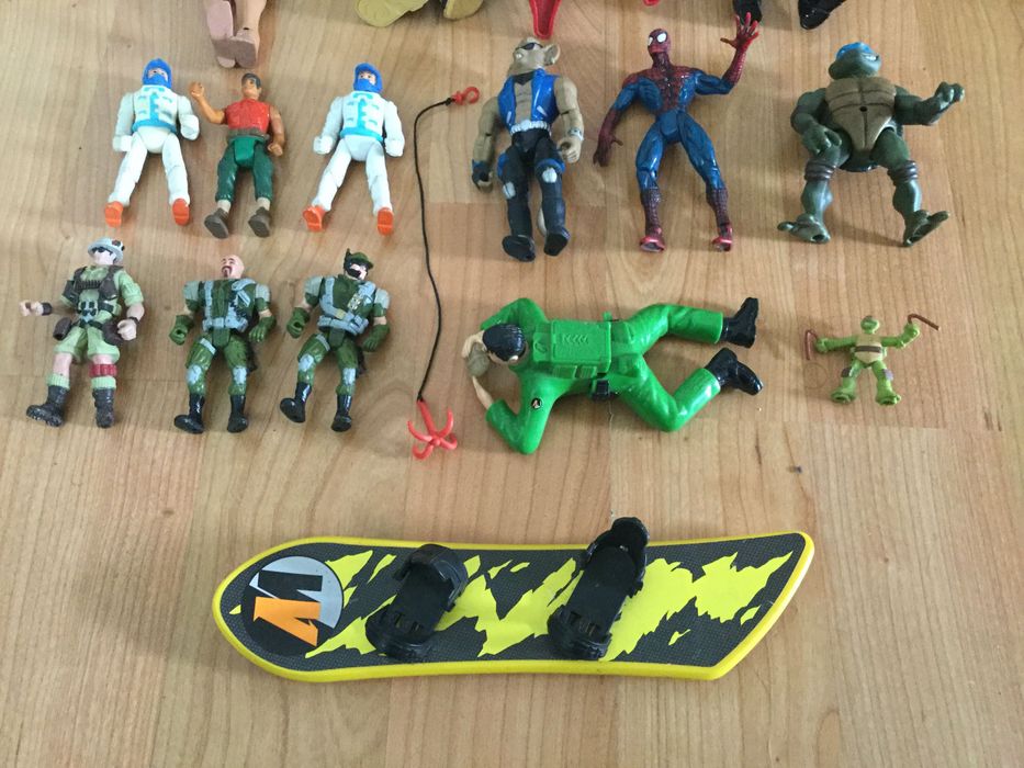 Várias Figuras de Acção (Action Man, TMNT, Spider Man, Marvel, MRM ...
