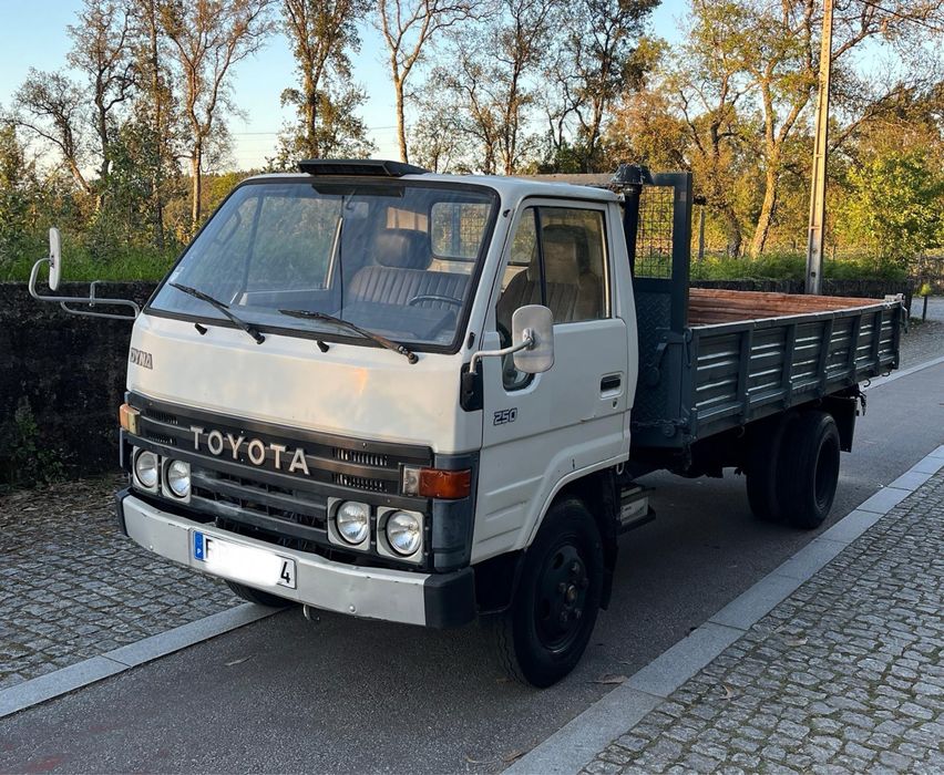 Toyota dyna 250 Tri basculate ligeira Muro • OLX.pt