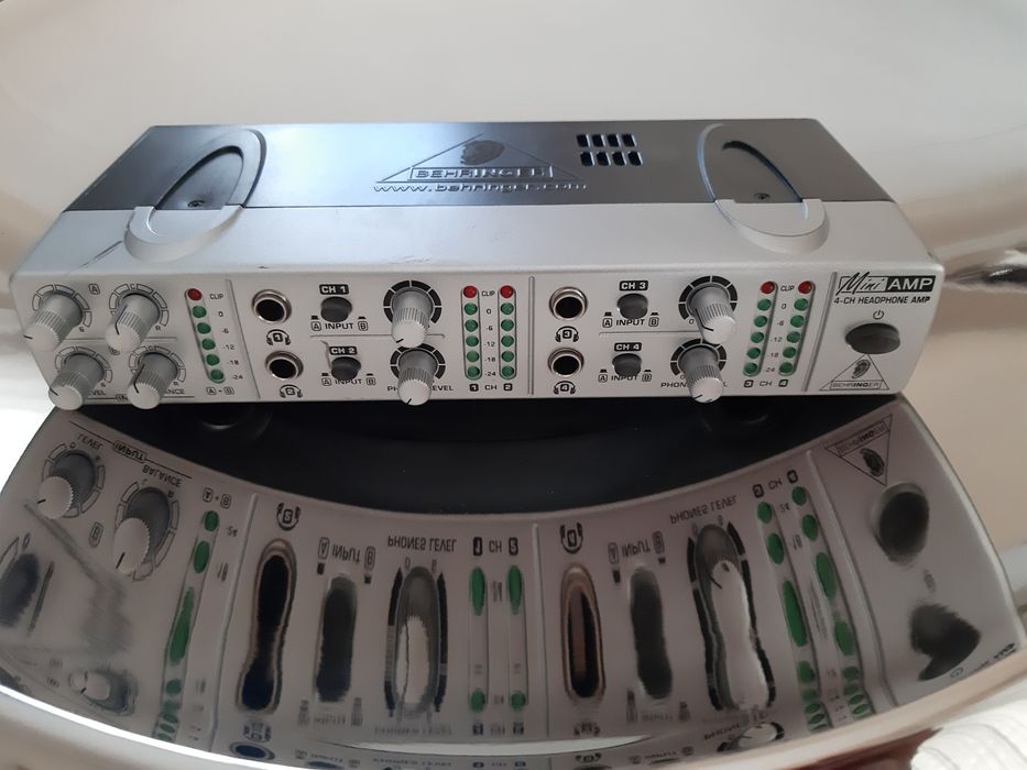 Behringer Mini Amp 800 original em bom estado Santo Isidoro • OLX Portugal