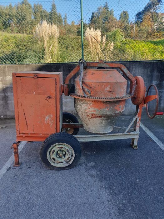 Betoneira grande usada Macieira de Cambra • OLX.pt