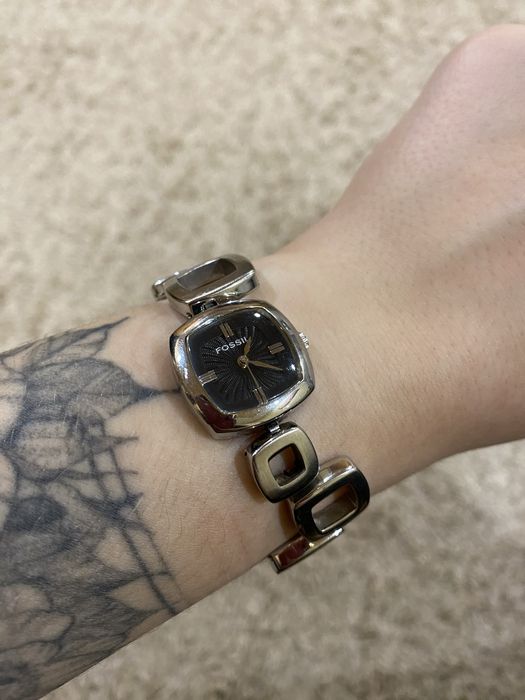 Годинник Fossil срібний жіночий 1 660 грн Наручні годинники Славута на Olx