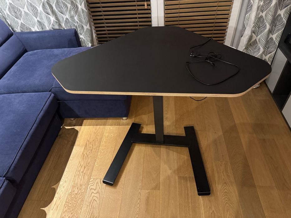 Biurko narożne z elektryczną regulacją wysokości Rol Ergo Szwecja ...