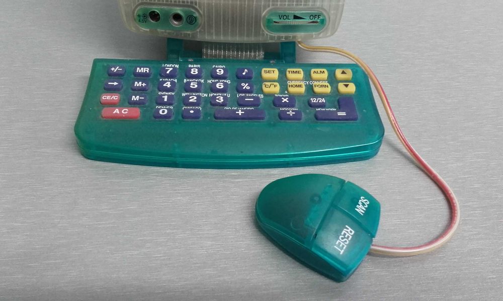 Old Apple iMac G3 Calendar Clock Calculator Radio.Vintage. Moscavide E ...