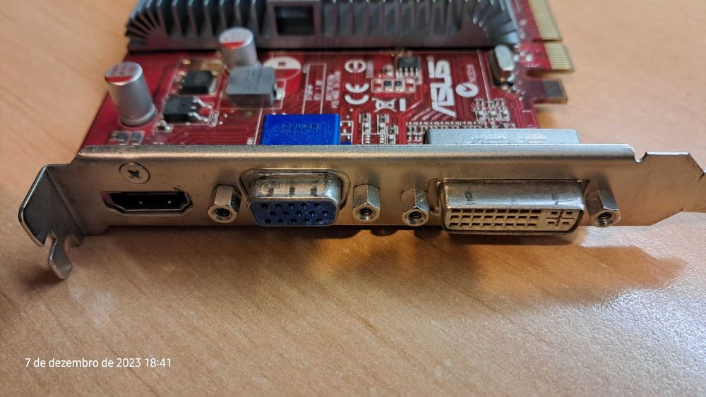 Placa gráfica ATI Radeon HD 4300/4500 séries 1Gb Venteira • OLX Portugal