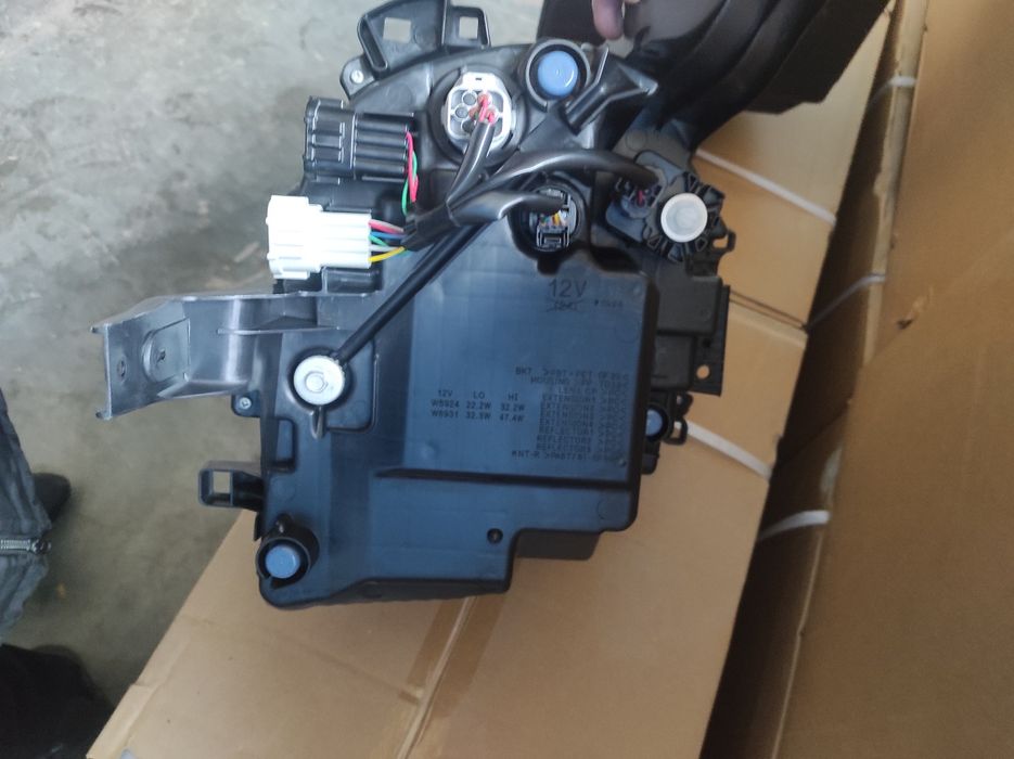 Фары Mitsubishi Outlander 2022 2023 2024: 400 $ - Передні фари Вишневе ...