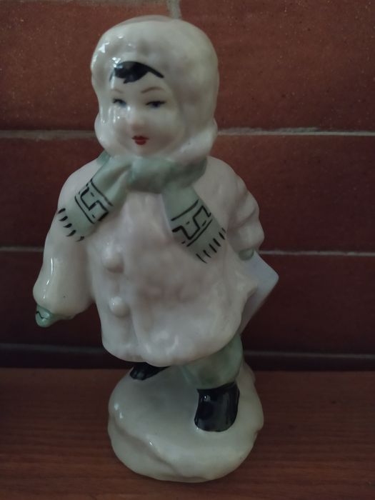 Винтажная статуэтка мальчик с санками 1 990 грн Предметы искусства Кривой Рог на Olx