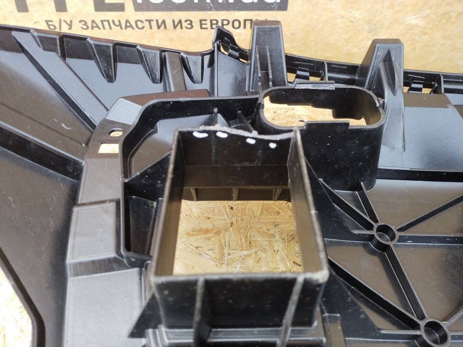 Audi Q4 E-Tron 2021- кронштейн усилитель решетки радиатора 89A807233 ...