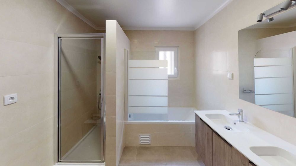 Quarto para arrendamento a estudante Campolide • OLX.pt