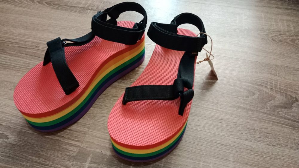Teva Flatform Universal Rainbow Pride: 2 000 грн. - Сандалі Одеса на Olx