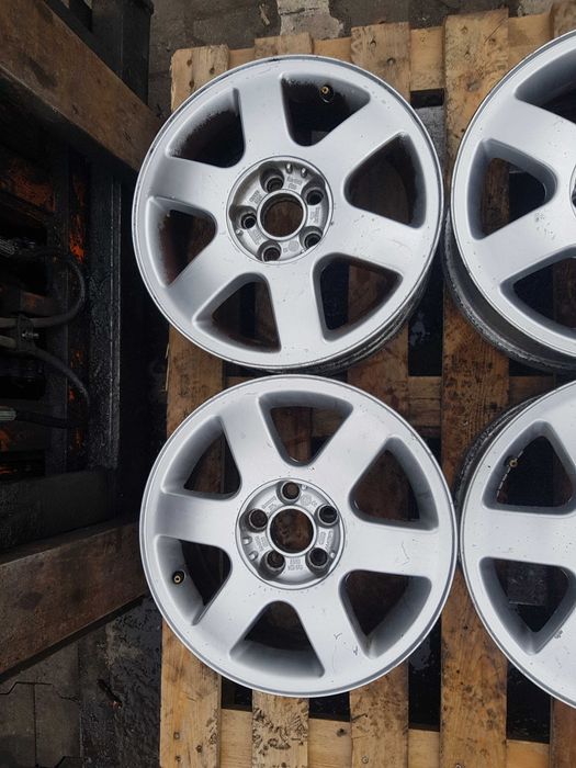 Felgi Aluminiowe Alu Alufelgi 5x100 15' 6J ET 38 VW AUDI SKODA SEAT ...