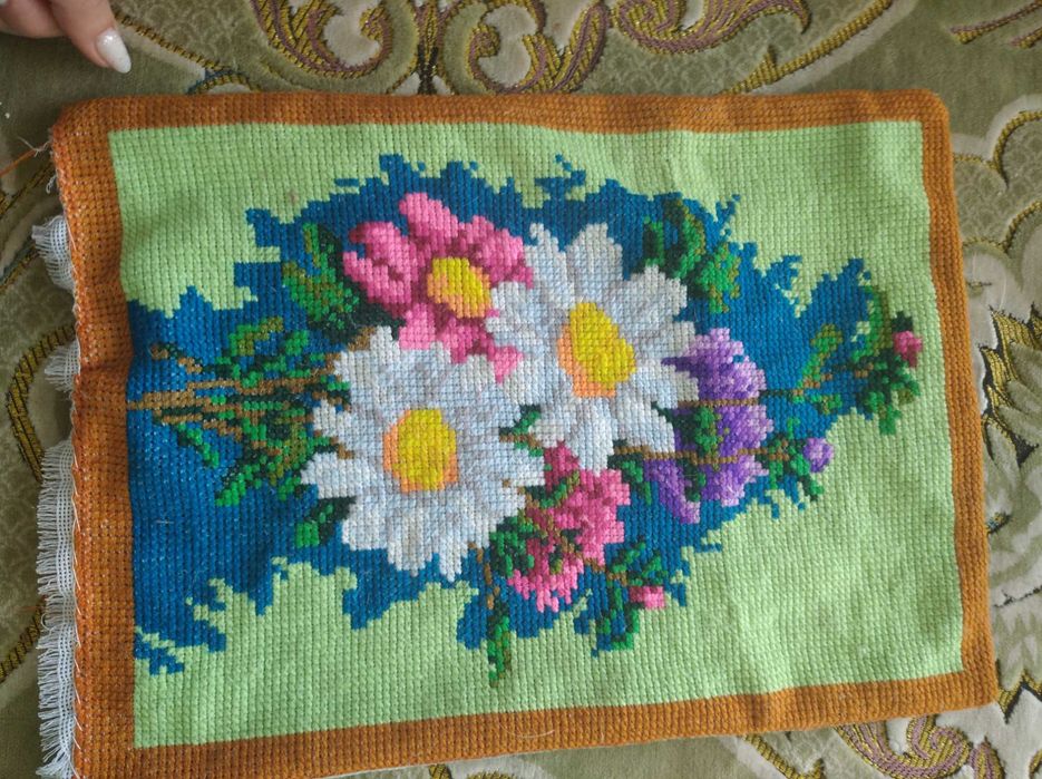 Подушки картини вишиті хрестиком б у Ручна робота 450 грн Текстиль Погребище на Olx