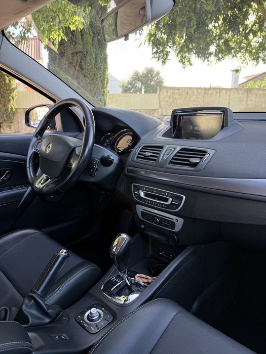 Renault Mégane 1.5 dCi Sport Tourer Auto – 110cv | Económica | São ...