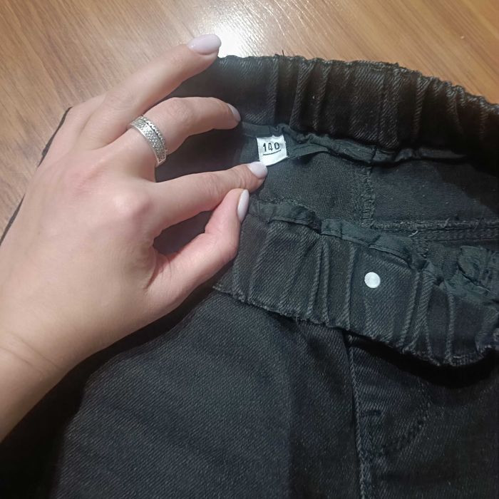 Модні чорні джинси на дівчинку,ріст 140: 400 грн. - Одяг для дівчаток Угринів на Olx