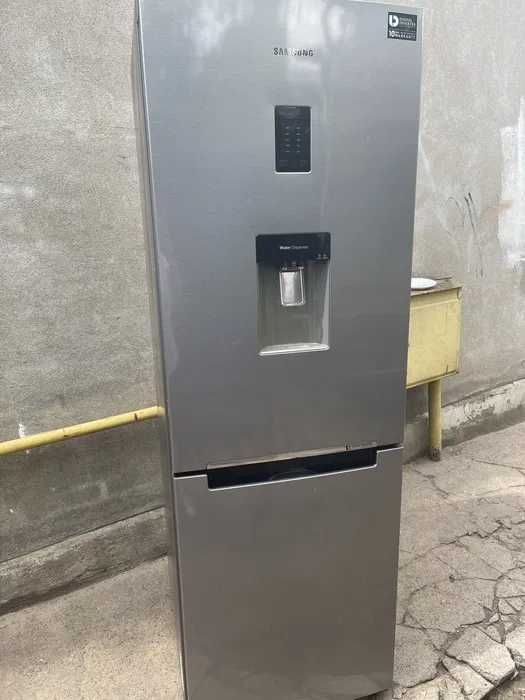 Холодильник Samsung з диспенсером для води, 178см: 4 500 грн ...