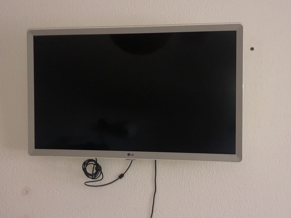Smart TV LG branca 28TN515S-W 28 polegadas 70cm Alhos Vedros • OLX.pt