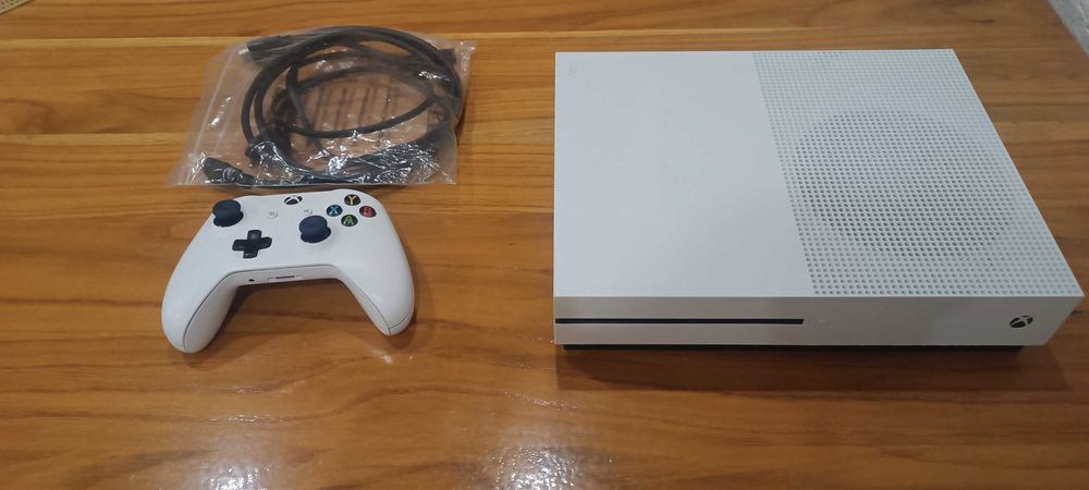 Xbox One S konsola 1tb, pad, okablowanie Rusinowo • OLX.pl