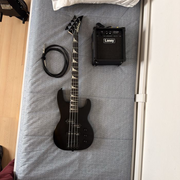 Baixo Jackson JS1X mini + amp Laney Almada, Cova Da Piedade, Pragal E ...