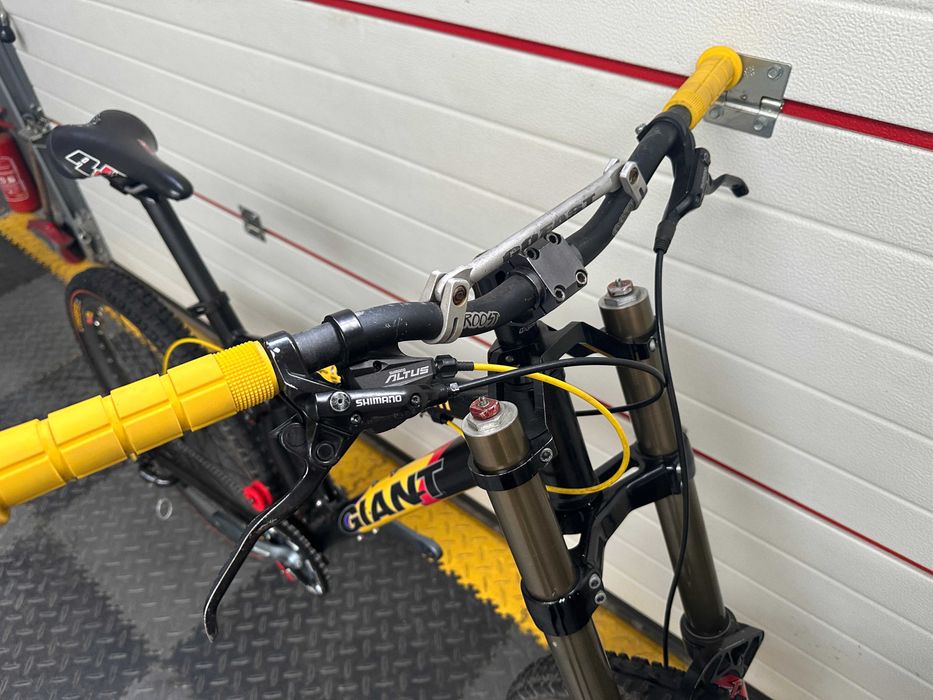 Giant AC Team / Marzocchi Monster T / Mavic D321 / Deemax ATX DH ONE ...