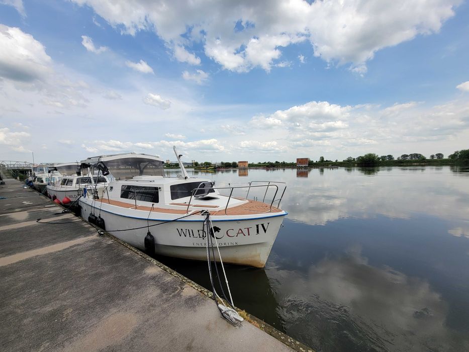 Jacht motorowy Weekend 820 do odświerzenia. Tczew • OLX.pl