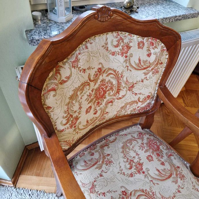 Fotel drewniany z stylowym obiciem Chyby • OLX.pl