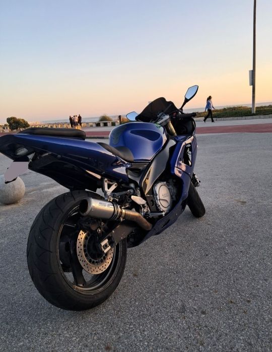 Yamaha fzr 1000 R1 Oliveirinha • OLX Portugal