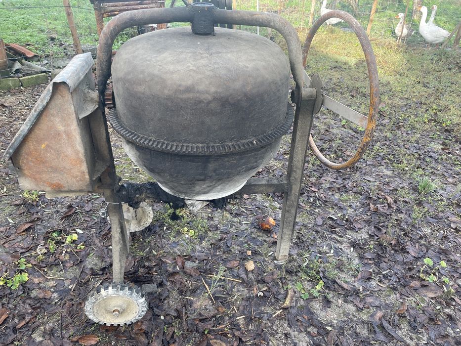 Betoneira usada a funcionar Olaia E Paço • OLX.pt