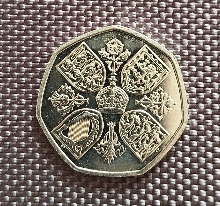 Первая монета с изображением Карла III: 400 грн. - Колекціонування ...