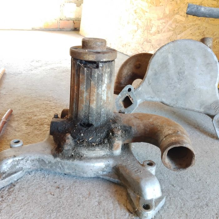 Помпа водяна 130-131-ЗИЛ (Б/У) 2шт: 2 000 грн. - Інші запчастини ...