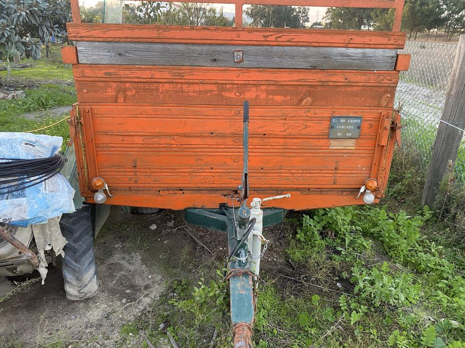 Atrelado para trator Vale da Pedra • OLX.pt