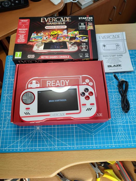 Konsola Evercade Handheld HDMI jak nowa+The C64 Collection 1 - 14 gier ...